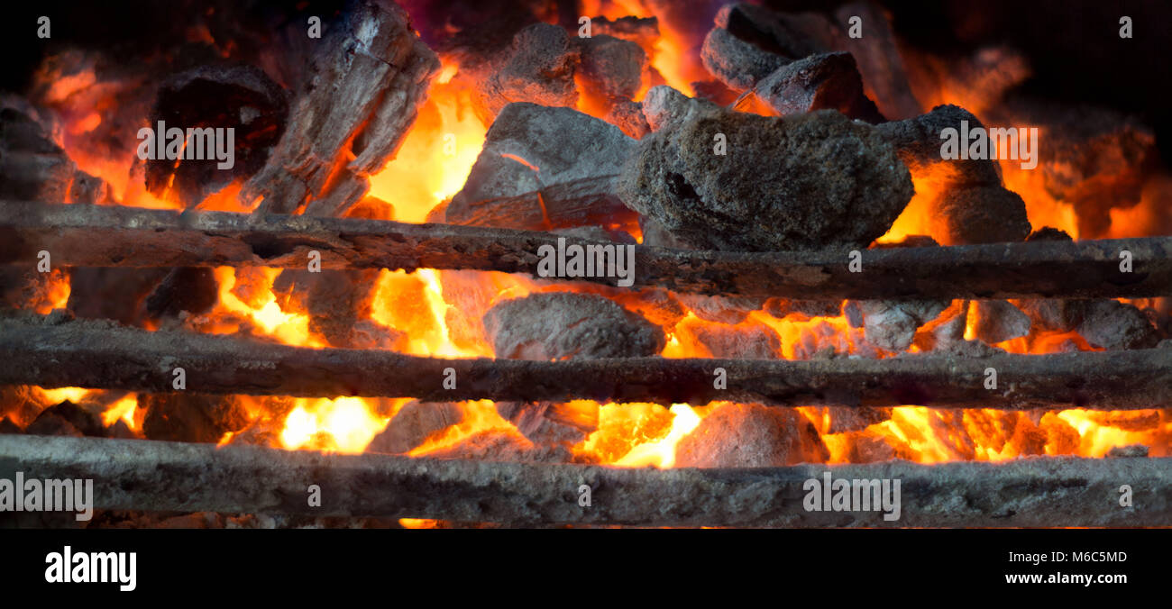 Coal fire grate fireplace hi-res stock photography and images - Alamy
