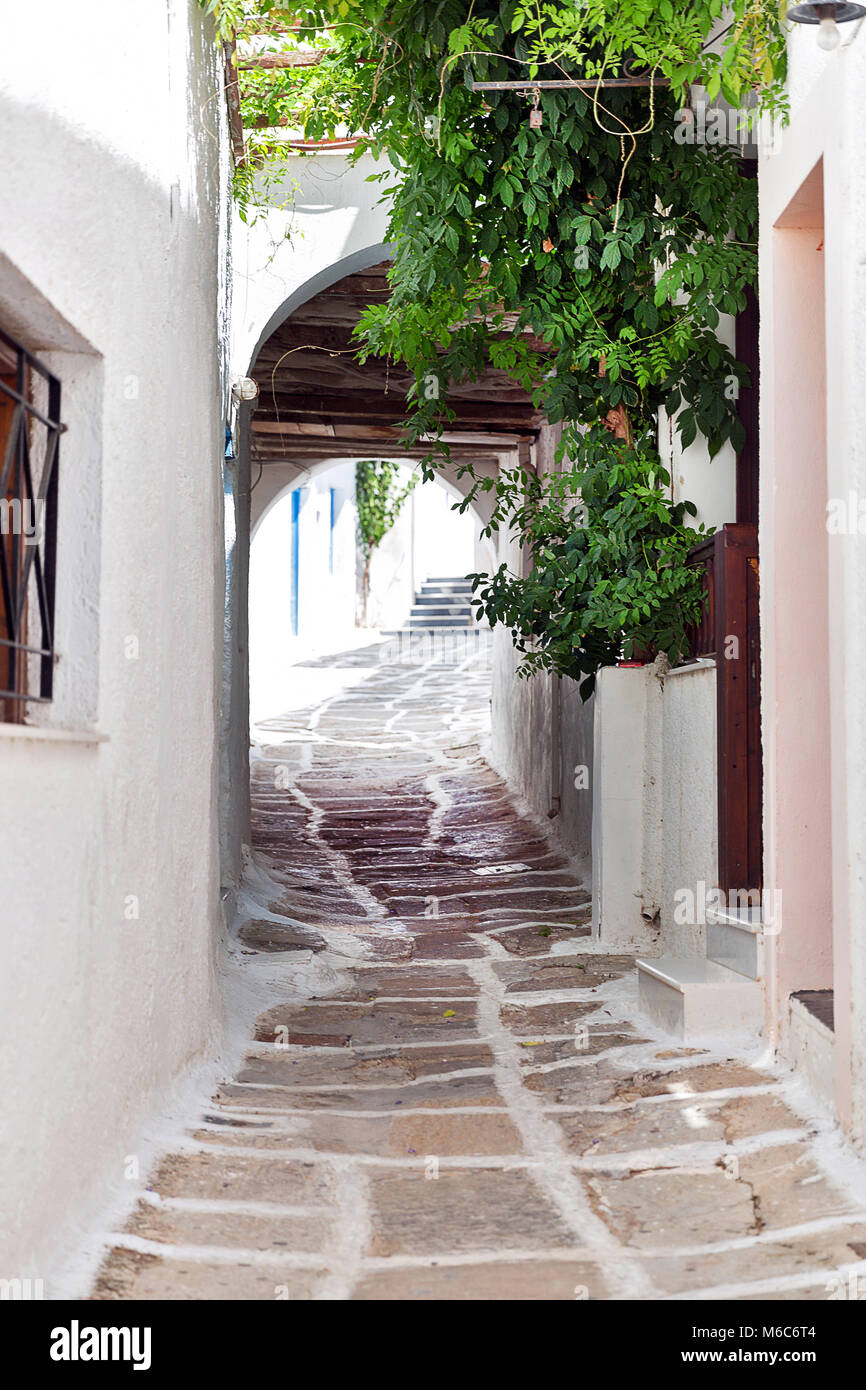 Narrow streets in Chora, Ios Island, Greece Stock Photo - Alamy