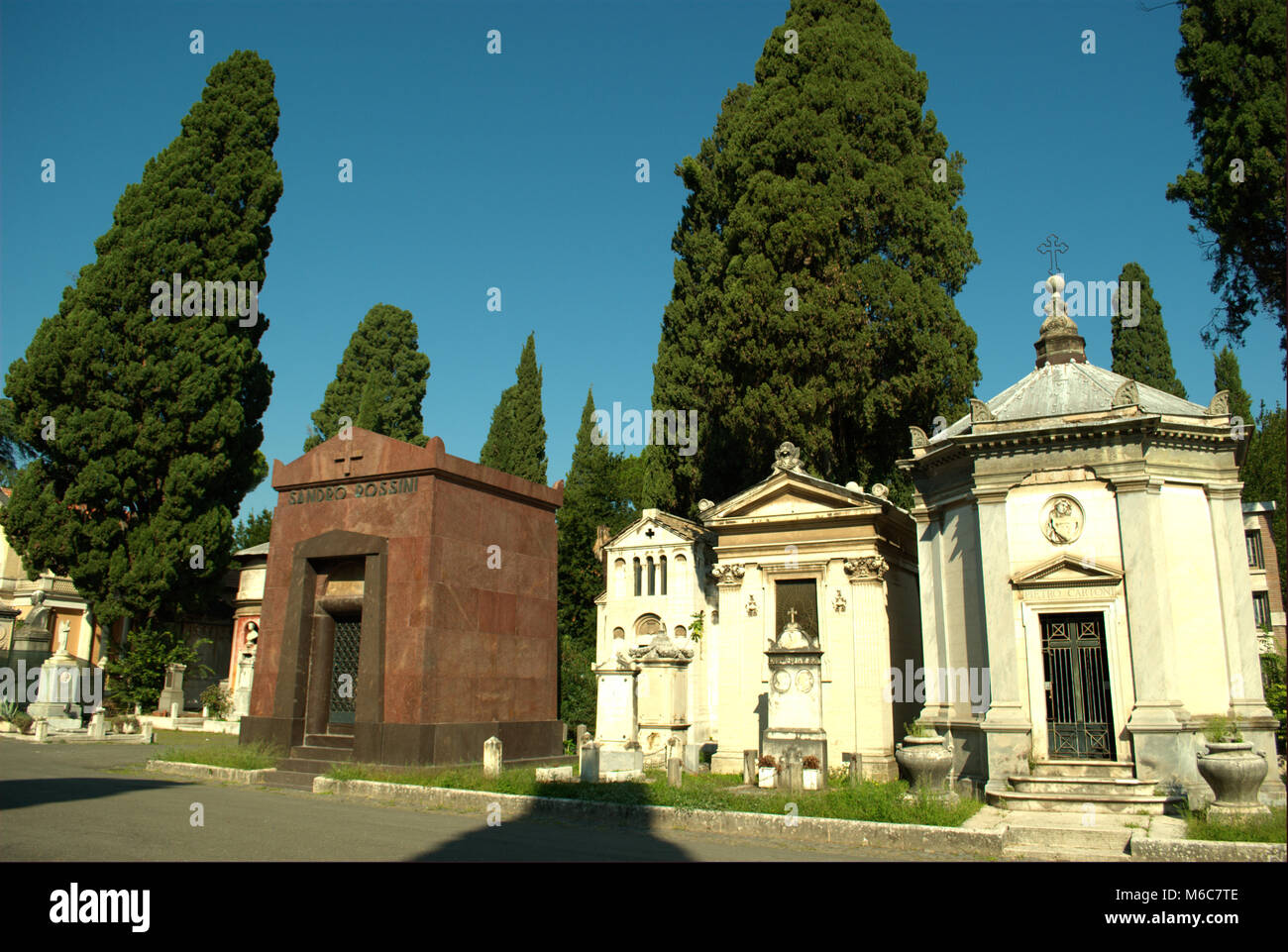 Roman cemetery in the classic style, Rome, Italy Stock Photo - Alamy
