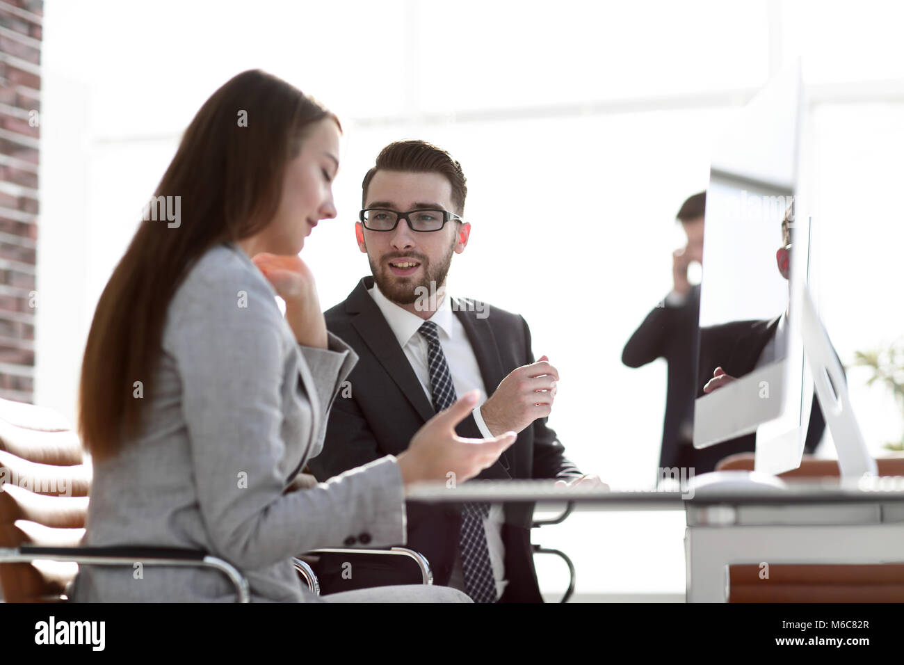 Man explaining to interviewer hi-res stock photography and images - Alamy