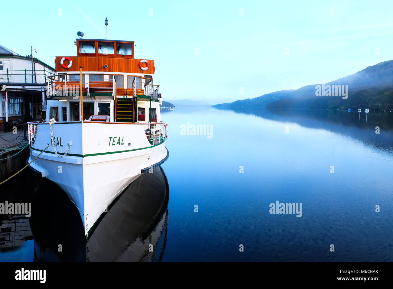 white and wooden vintage Steam ferry moored on lake Windermere, Lake ...