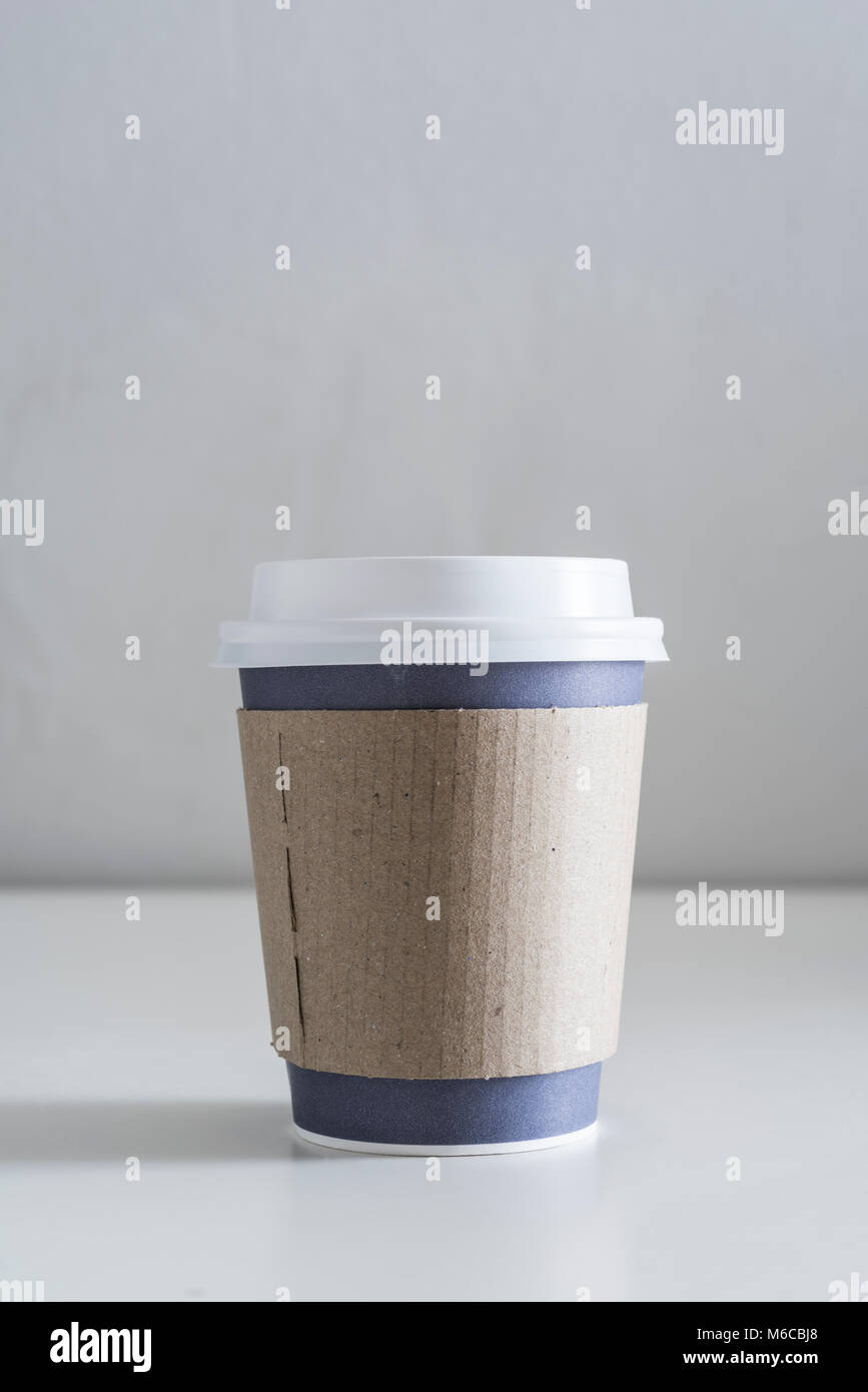Cardboard coffee cup with a plastic lid PHILLIP ROBERTS Stock Photo - Alamy