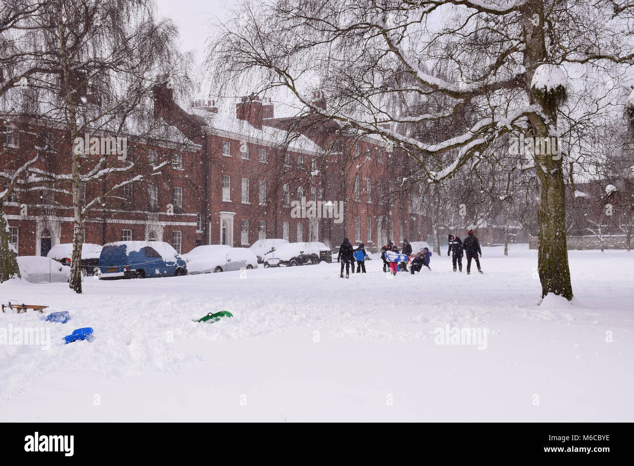 Norwich cathedral snow hi-res stock photography and images - Alamy