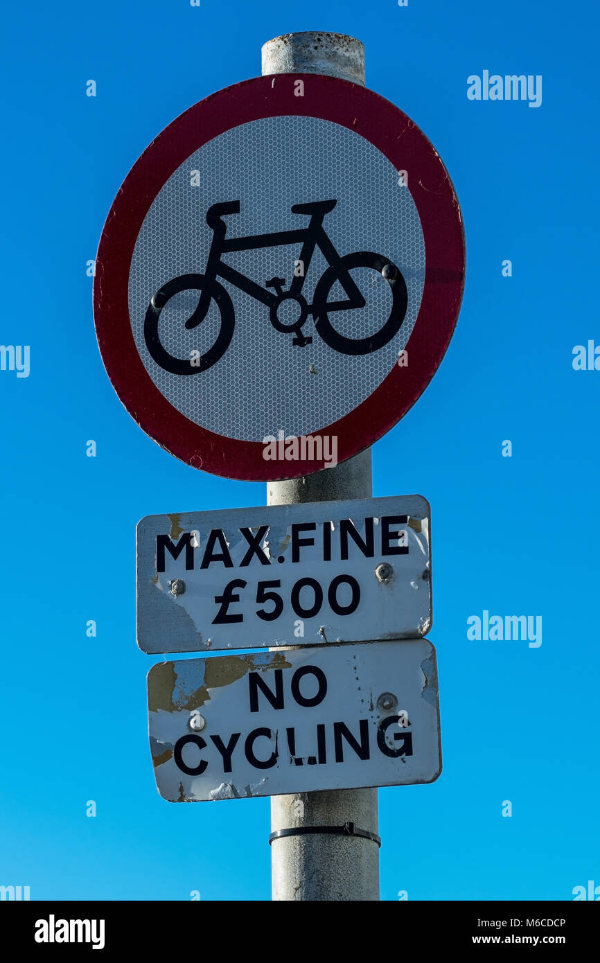 No cycling on the sign board Stock Photo - Alamy