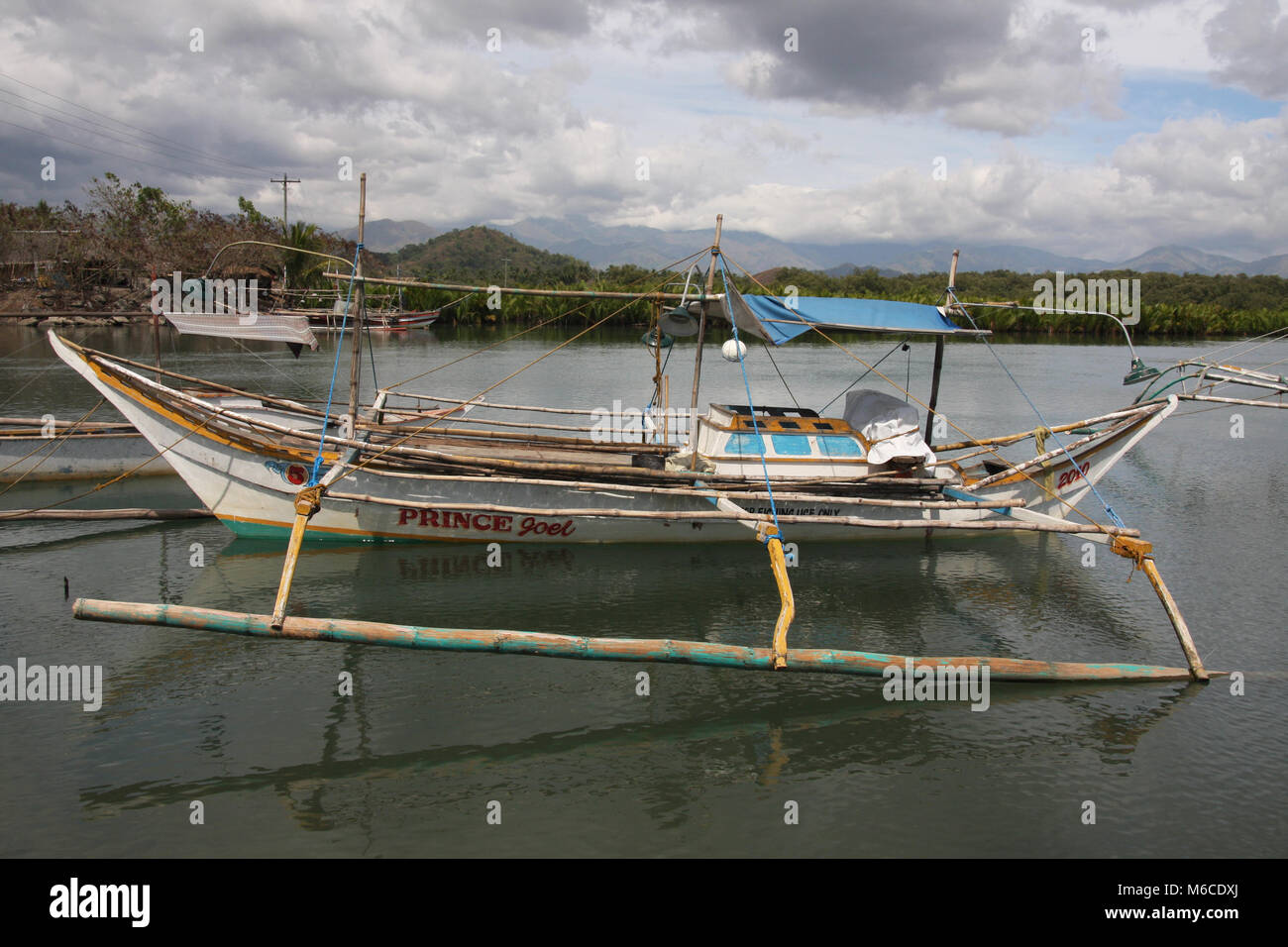 Small outrigger traditional filipino fishing hi-res stock photography ...