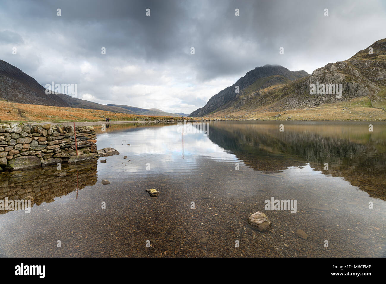 The shores of Llyn Idwal lake in the Glyderau Mountains in Snowdonia ...