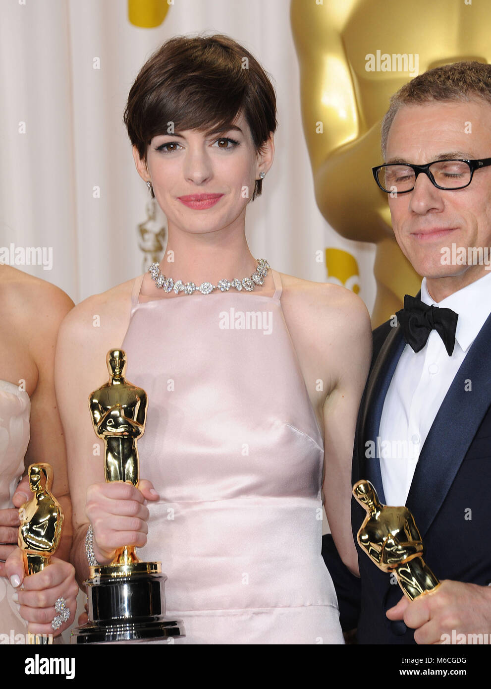 Anne Hathaway 334 Press Room at the 85th Academy Awards 2013 - Oscars ...
