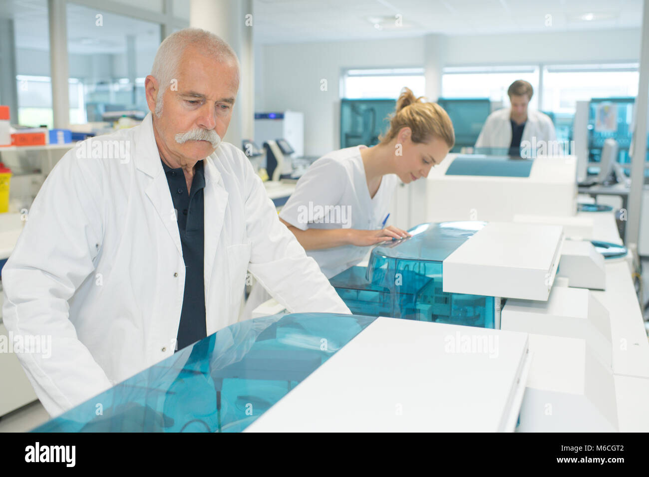 the pharmaceutical lab researchers Stock Photo - Alamy