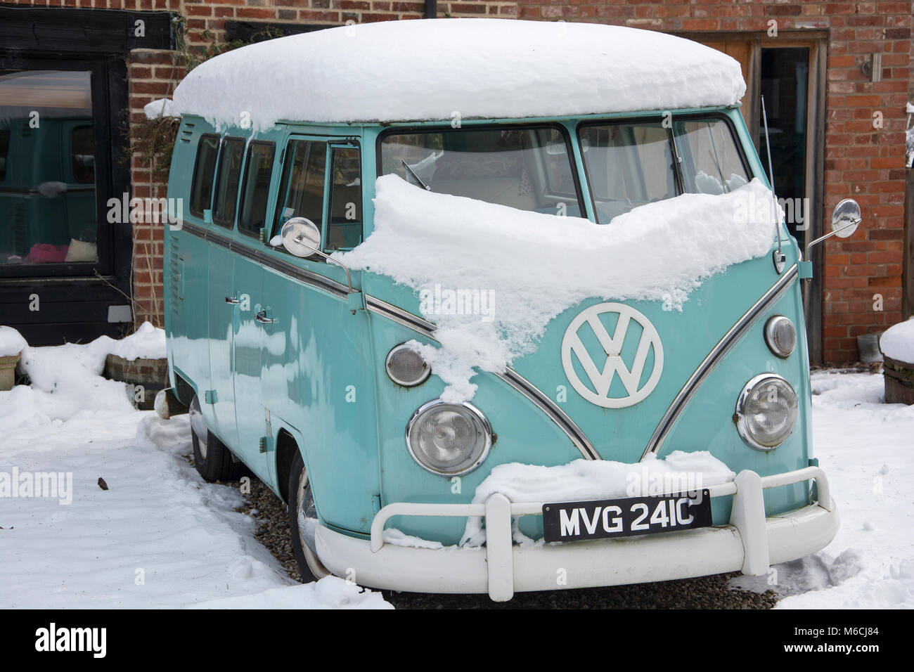 Vw camper van snow Stock Photo - Alamy