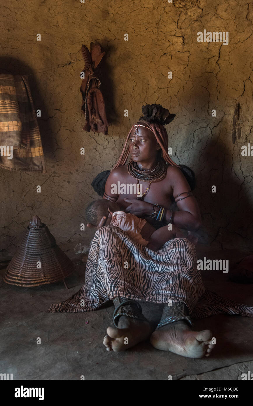 Ovahimba hut hi-res stock photography and images - Alamy