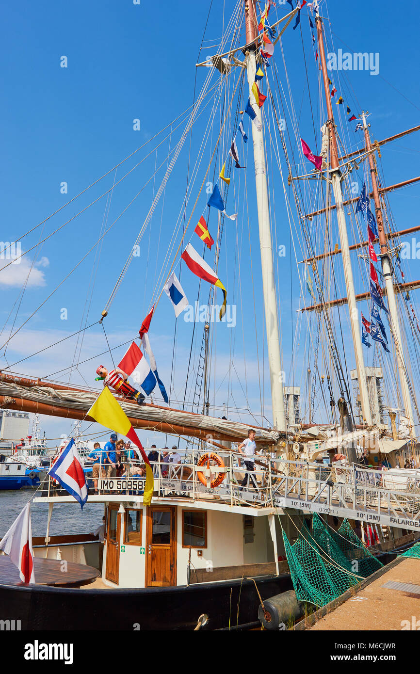 3 mast tall sailing ships hi-res stock photography and images - Alamy