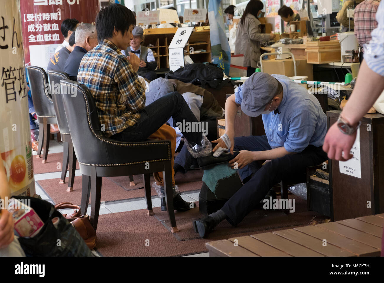Shoeshine stall at Ginza Market, Tokyo, Japan Stock Photo - Alamy