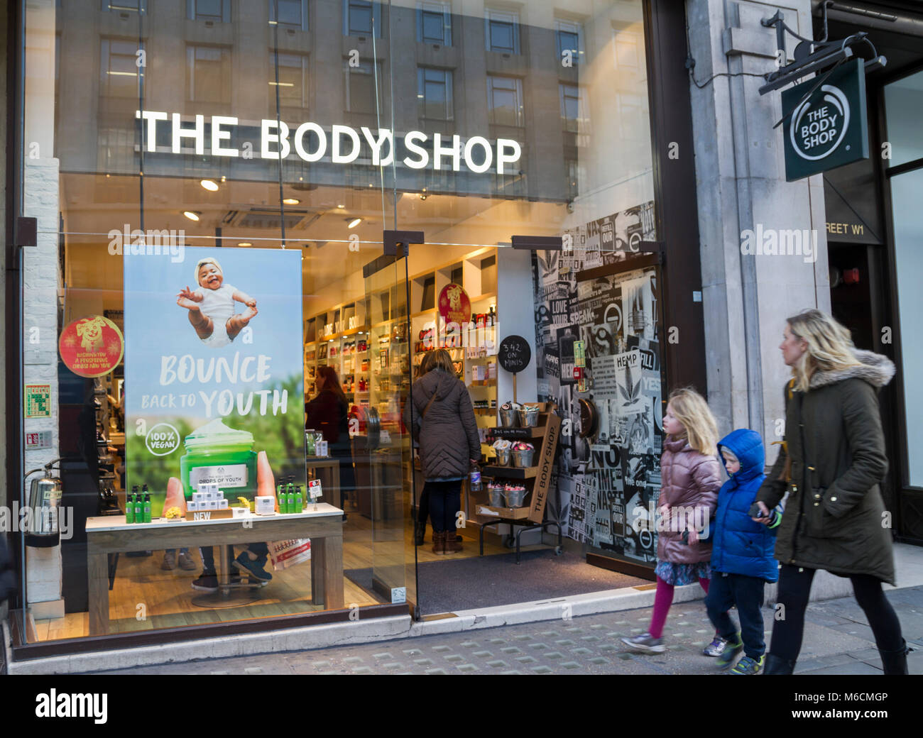 The body shop store hi-res stock photography and images - Alamy