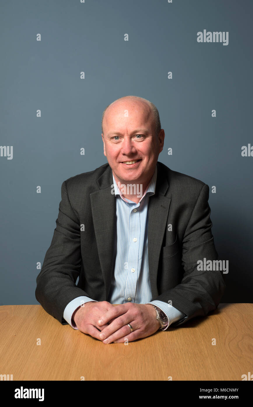 Man behind the desk hi-res stock photography and images - Alamy