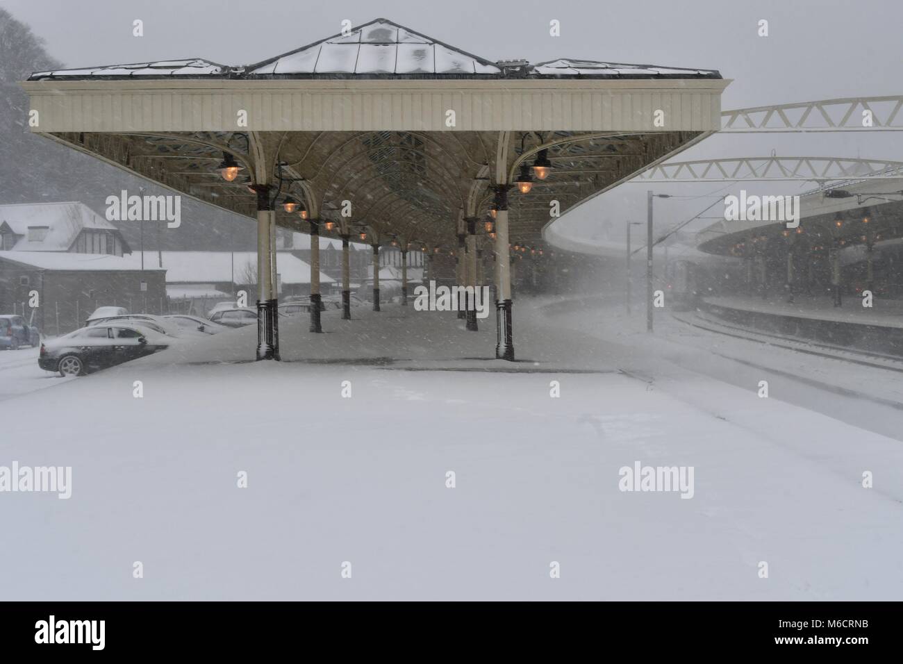 Covered platform hi-res stock photography and images - Alamy