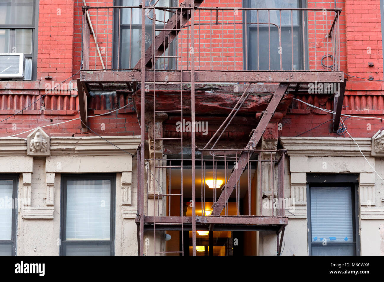 Old tenement building nyc hi-res stock photography and images - Alamy