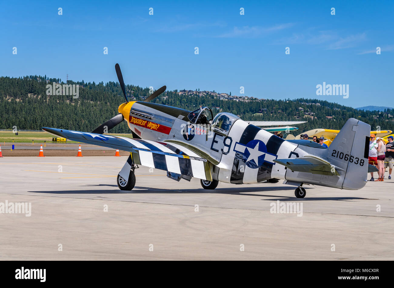 World war ii fighter trainer aircraft hi-res stock photography and ...