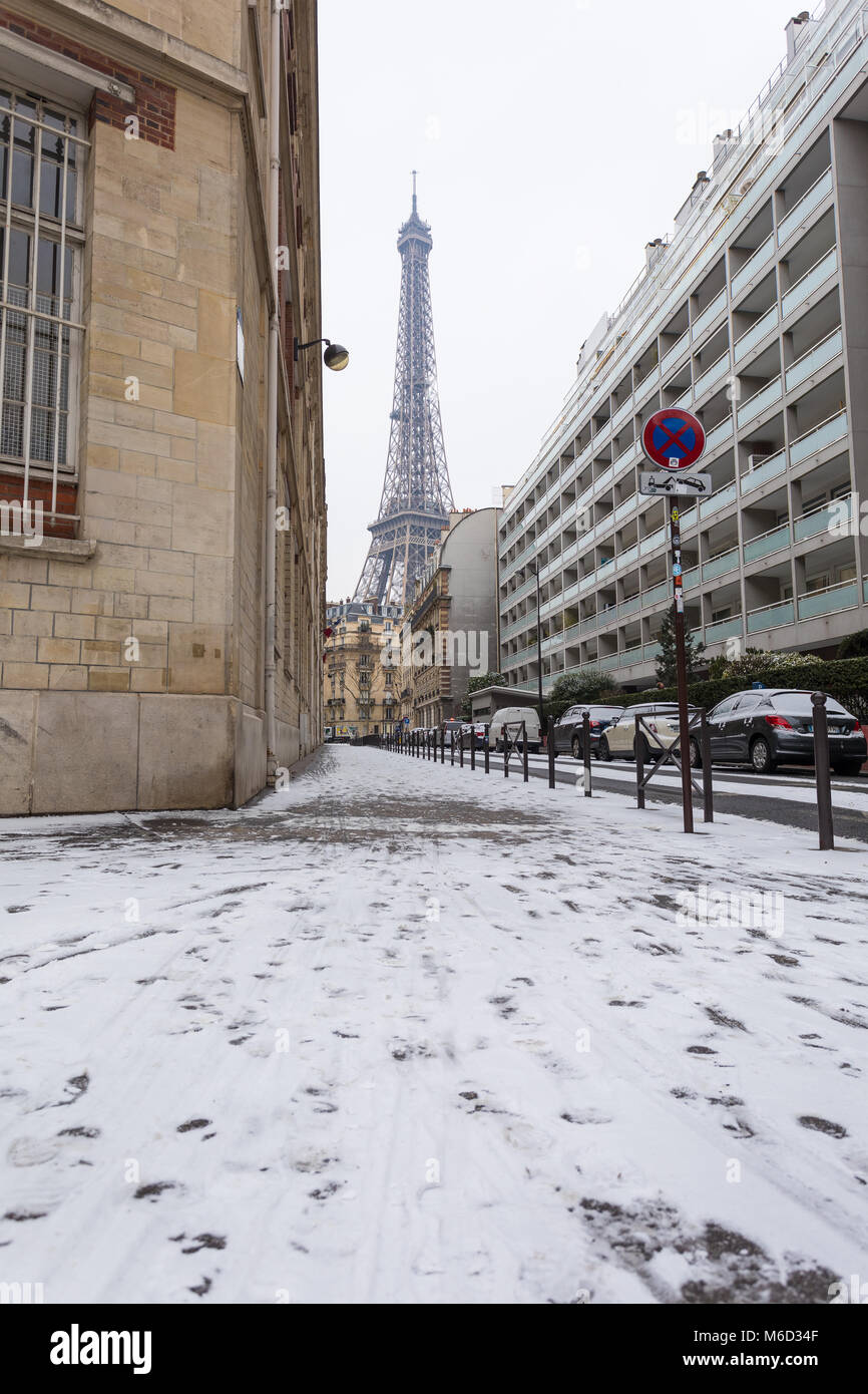 Eiffel tower snow old hi-res stock photography and images - Alamy