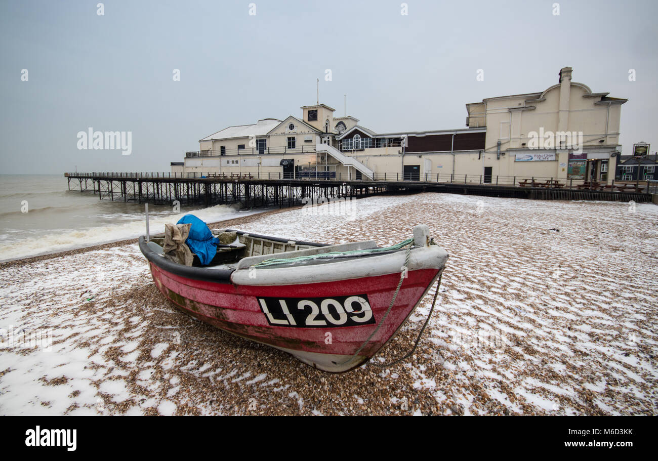Fisherman boat uk storm hi-res stock photography and images - Alamy