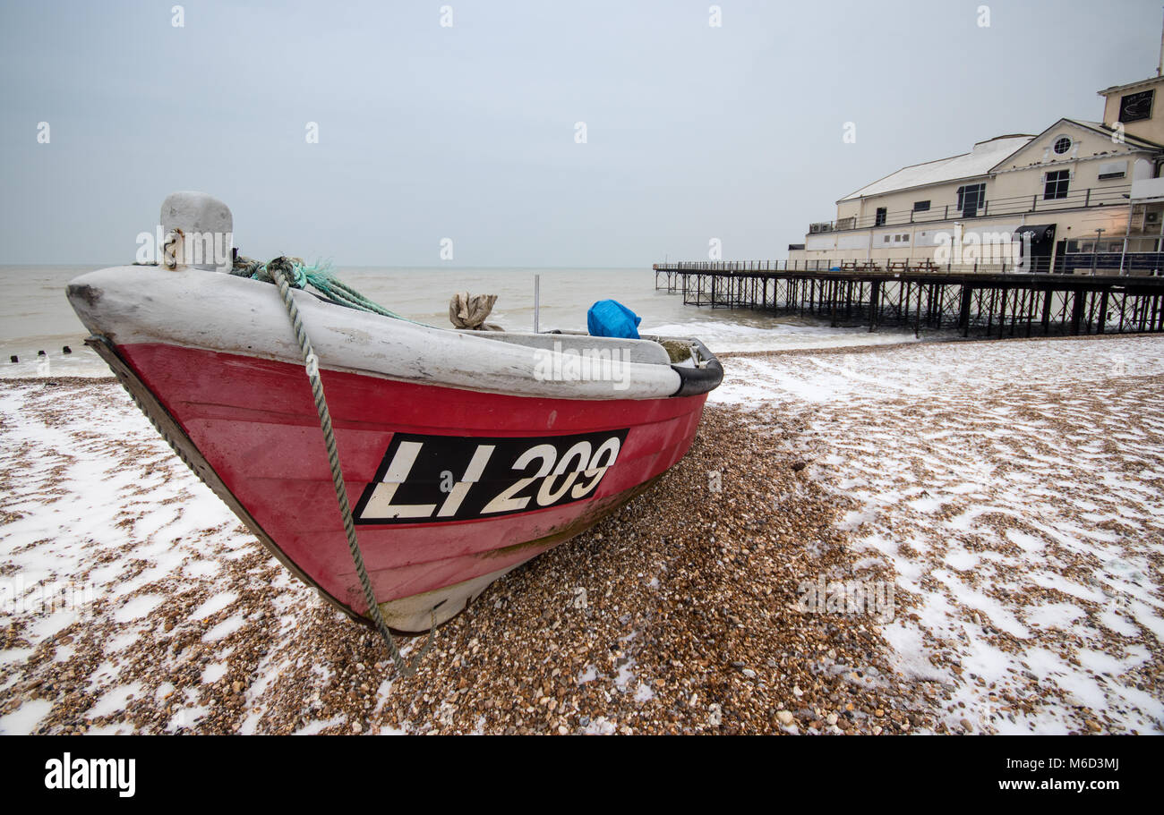 Bognor regis pier and fisherman hi-res stock photography and images - Alamy