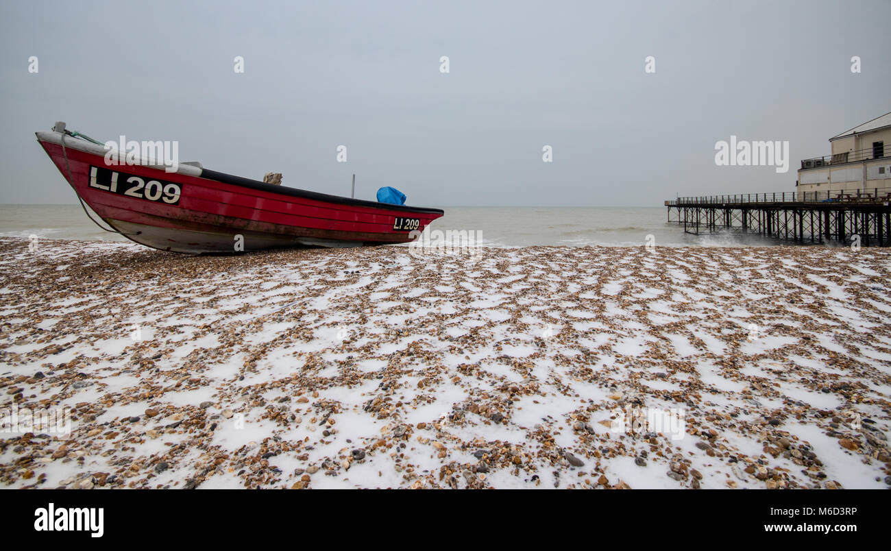 Bognor regis pier and fisherman hi-res stock photography and images - Alamy