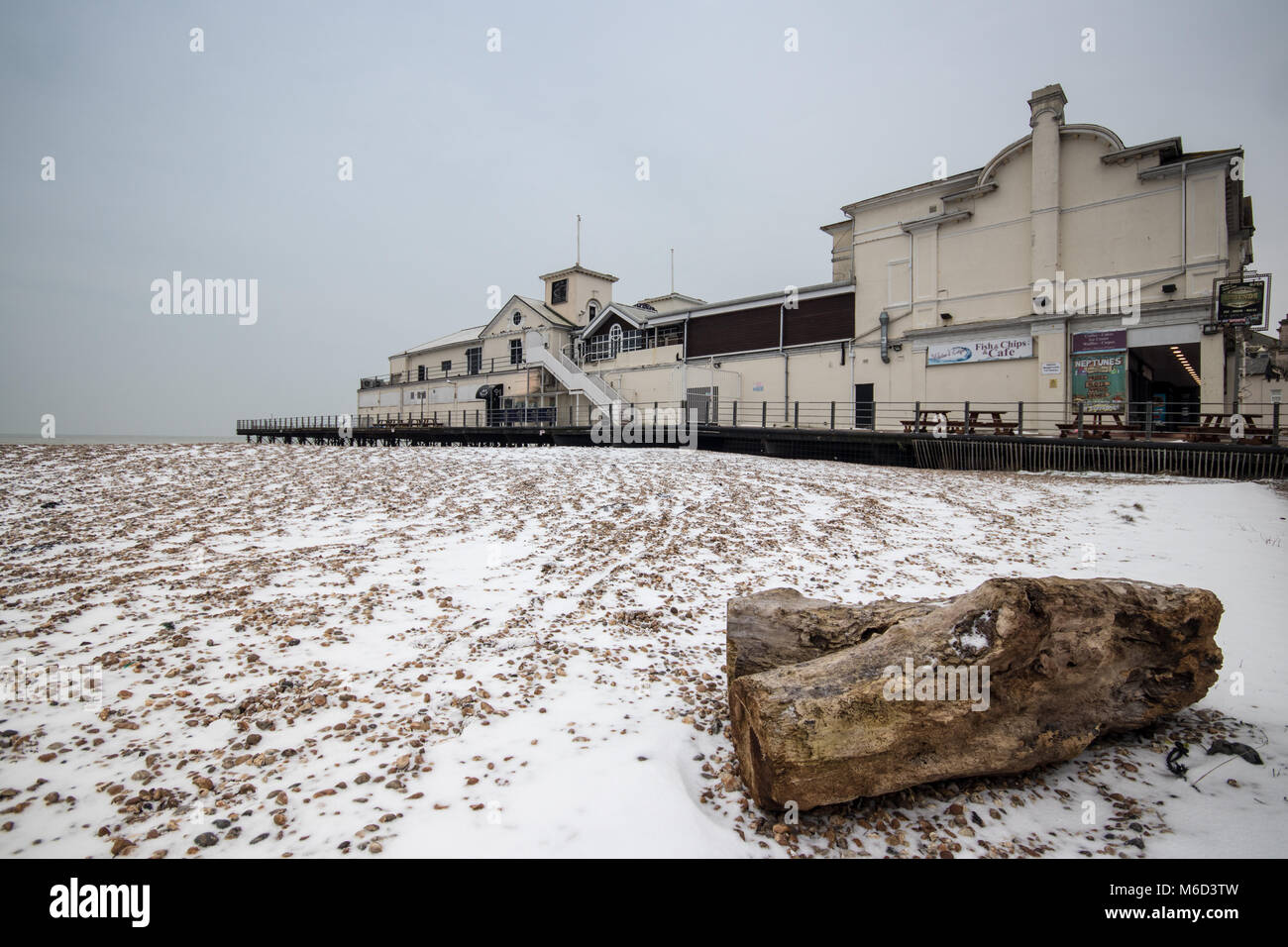 Bognor regis pier and fisherman hi-res stock photography and images - Alamy