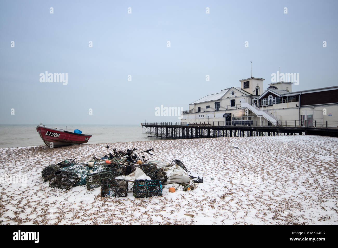 Bognor regis pier and fisherman hi-res stock photography and images - Alamy