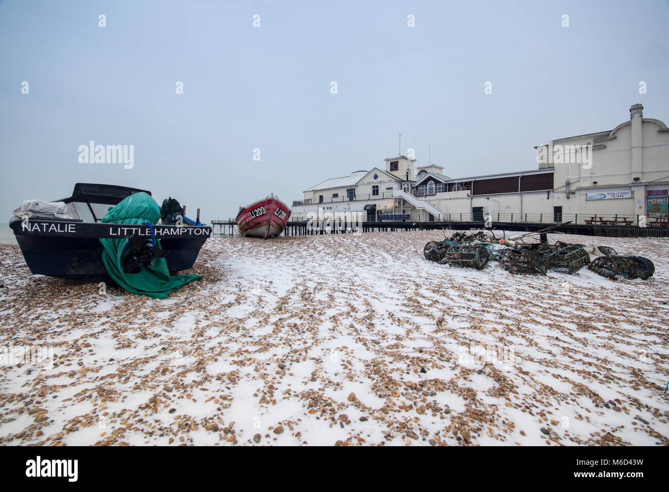 Bognor regis pier and fisherman hi-res stock photography and images - Alamy