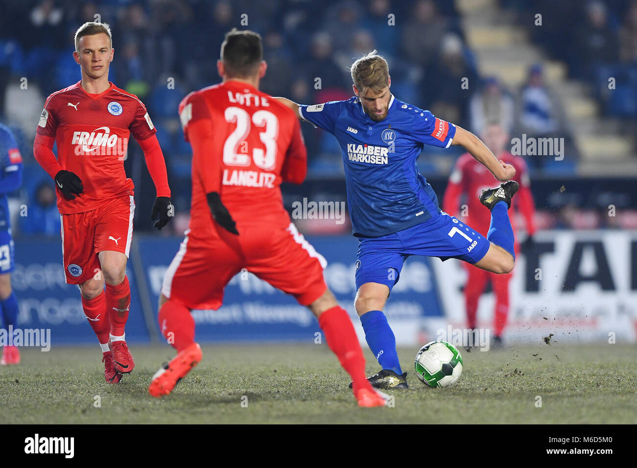 Lotte, Deutschland. 02nd Mar, 2018. Marc Lorenz (KSC) beim Schuss. GES ...