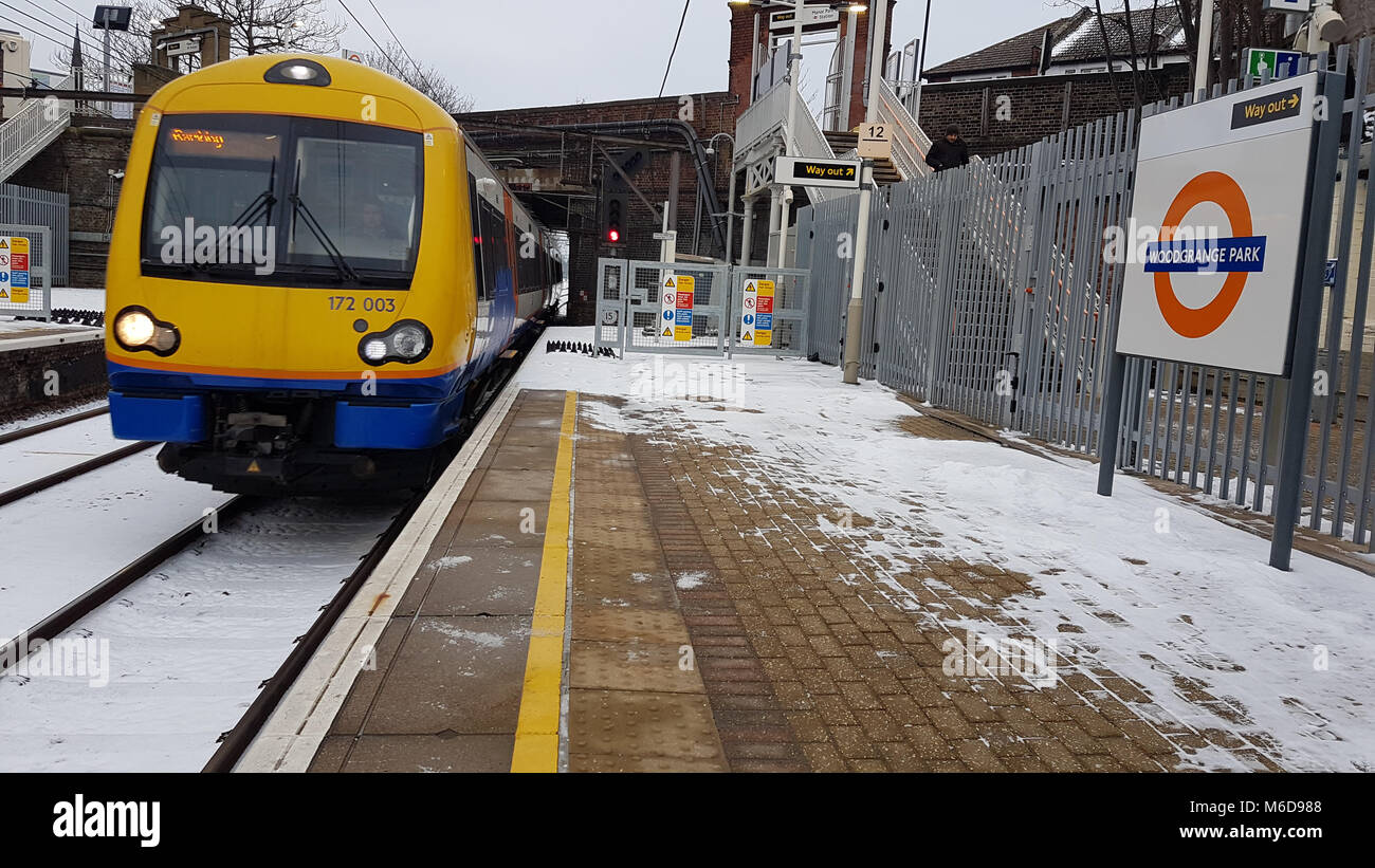 Romford train station hi-res stock photography and images - Alamy