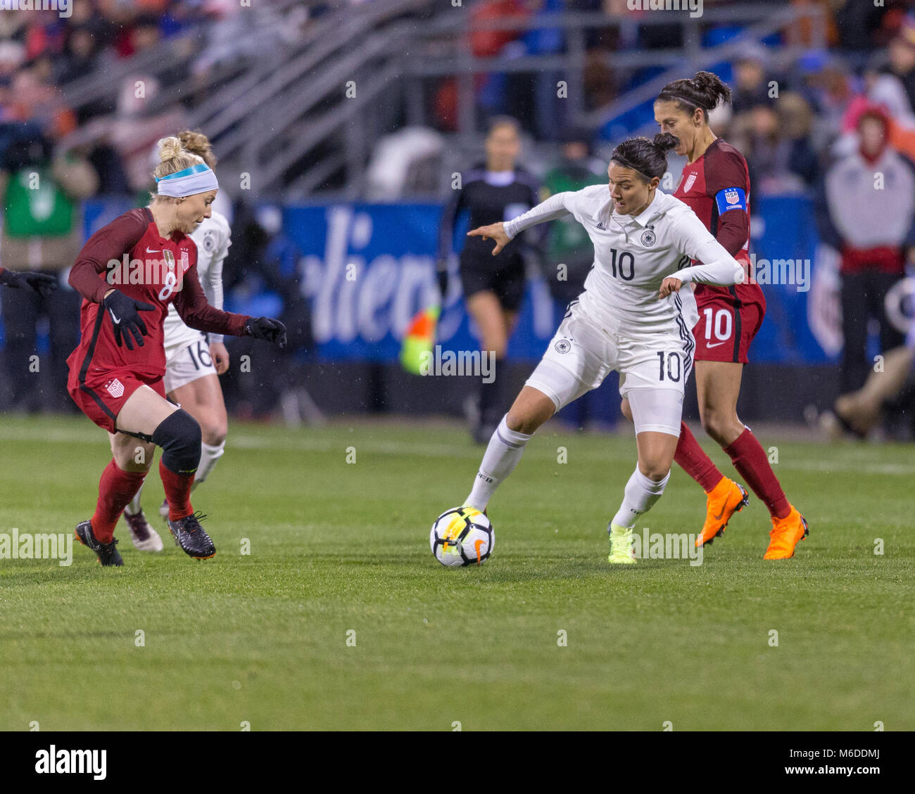 MF Dzsenifer Marozsán of Germany attacking US Goal Stock Photo - Alamy