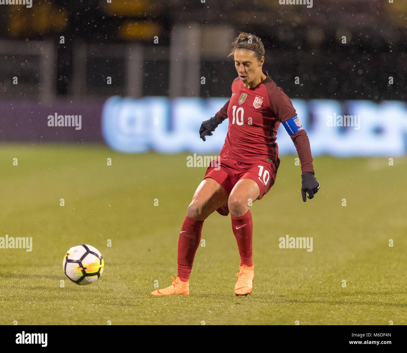US team Captain Carly Lloyd receives the ball Stock Photo - Alamy