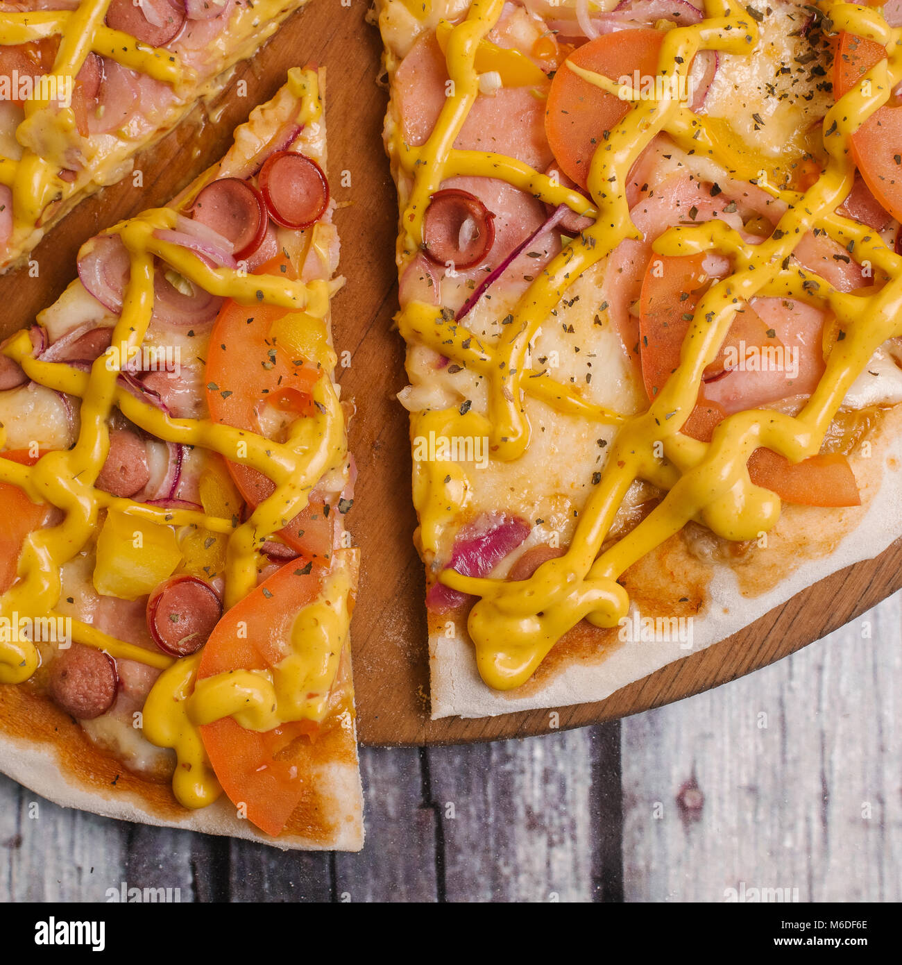 Pizza full view hi-res stock photography and images - Alamy