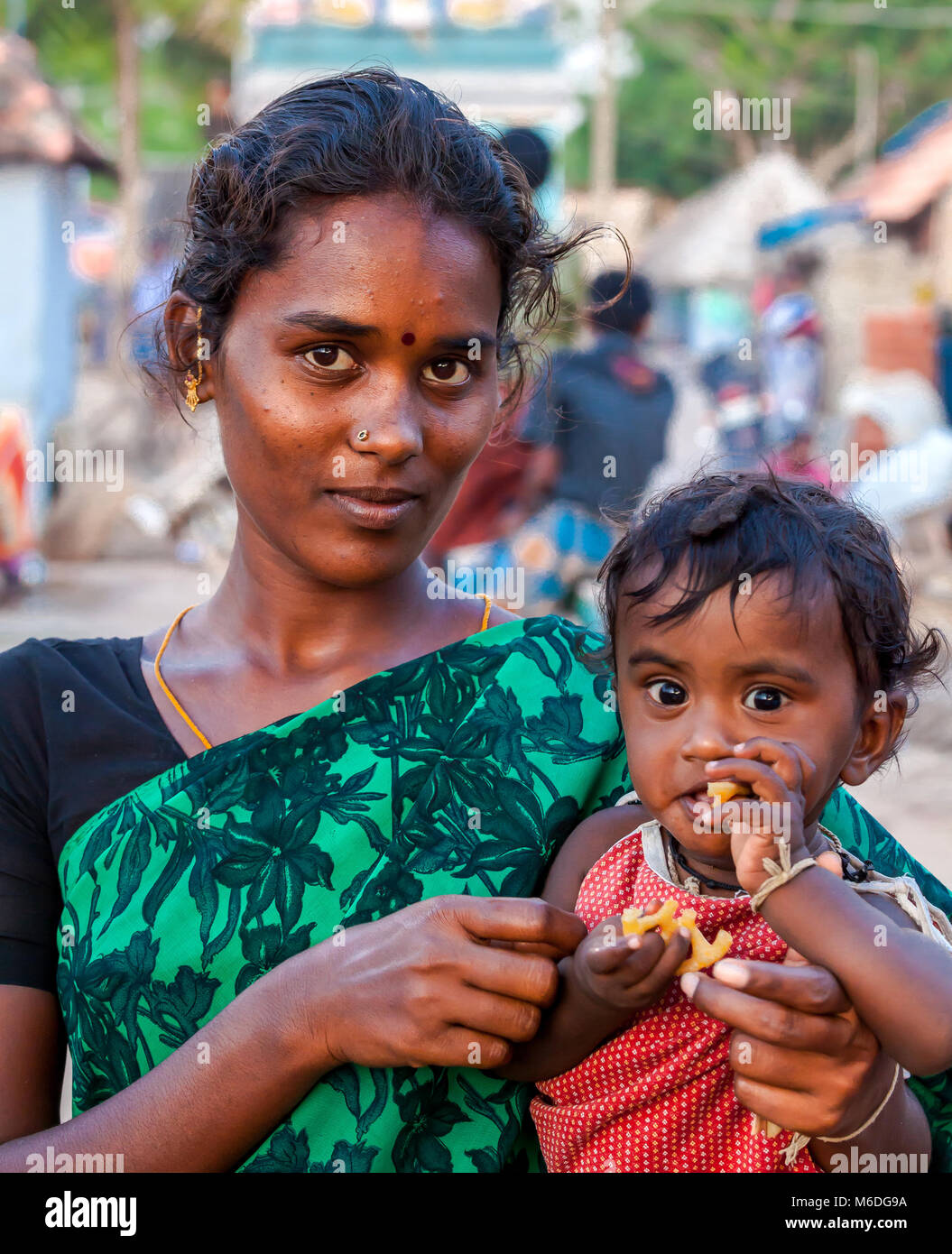 Indian girl in green sari hi-res stock photography and images - Alamy