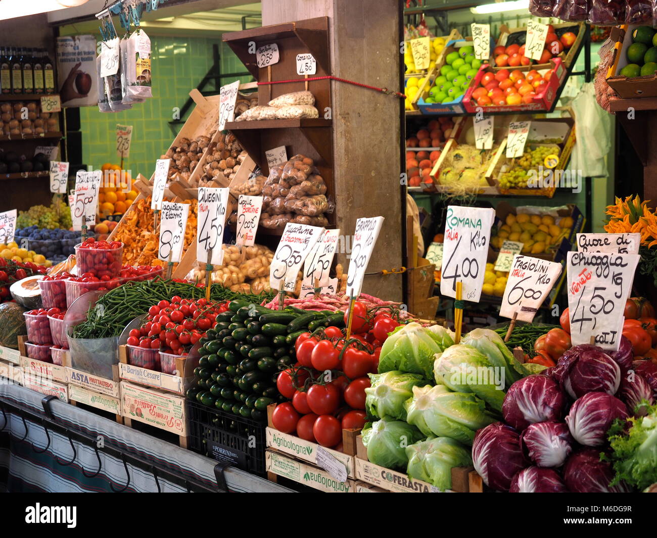Italy market fruits olive hi-res stock photography and images - Alamy