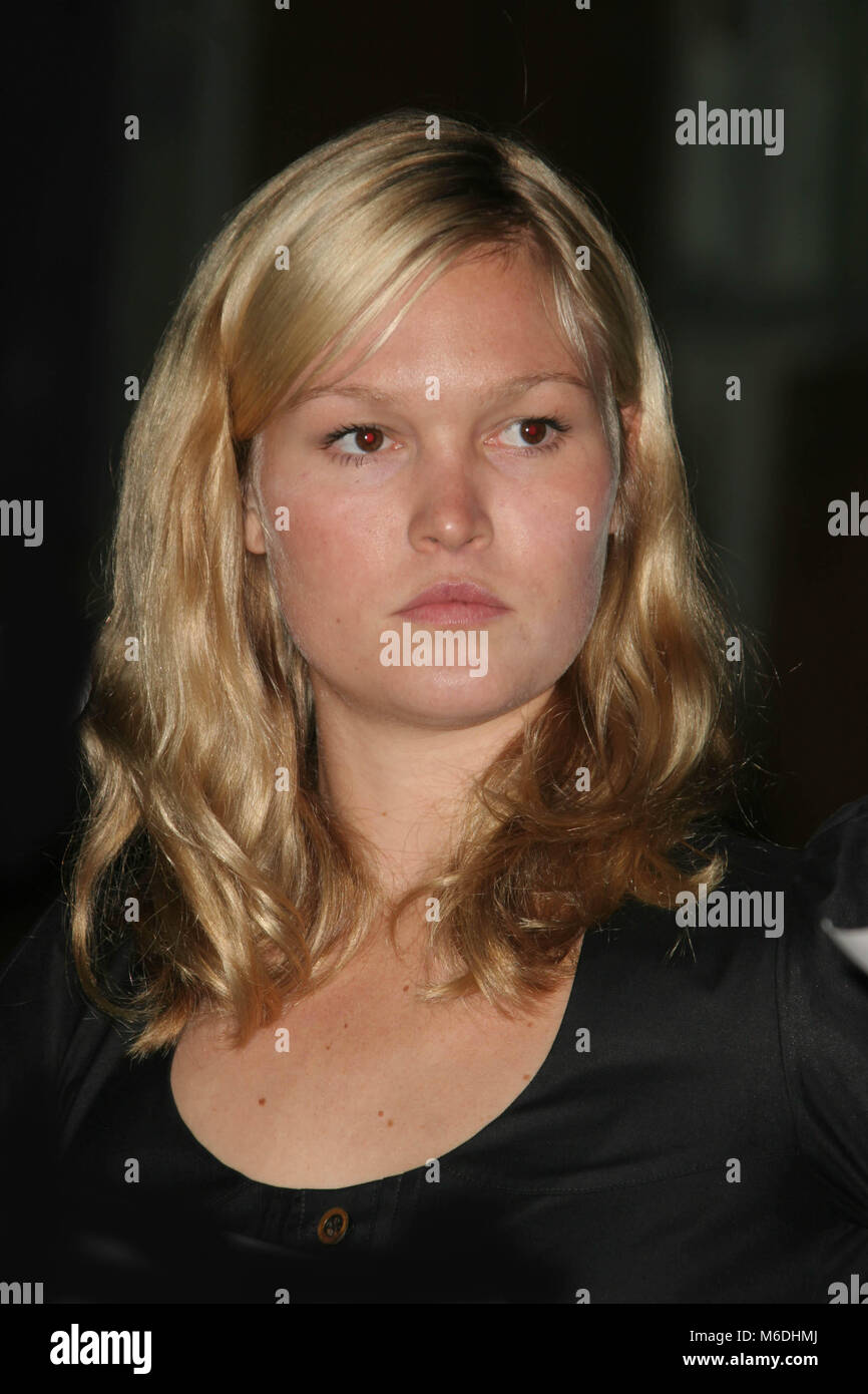 Julia Stiles 2006 FILE PHOTO Photo By John Barrett-PHOTOlink Stock ...