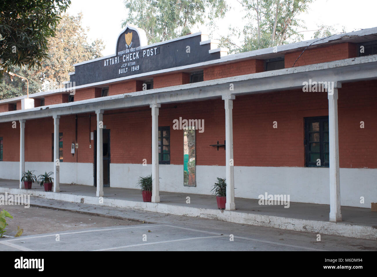 India border control hi-res stock photography and images - Alamy