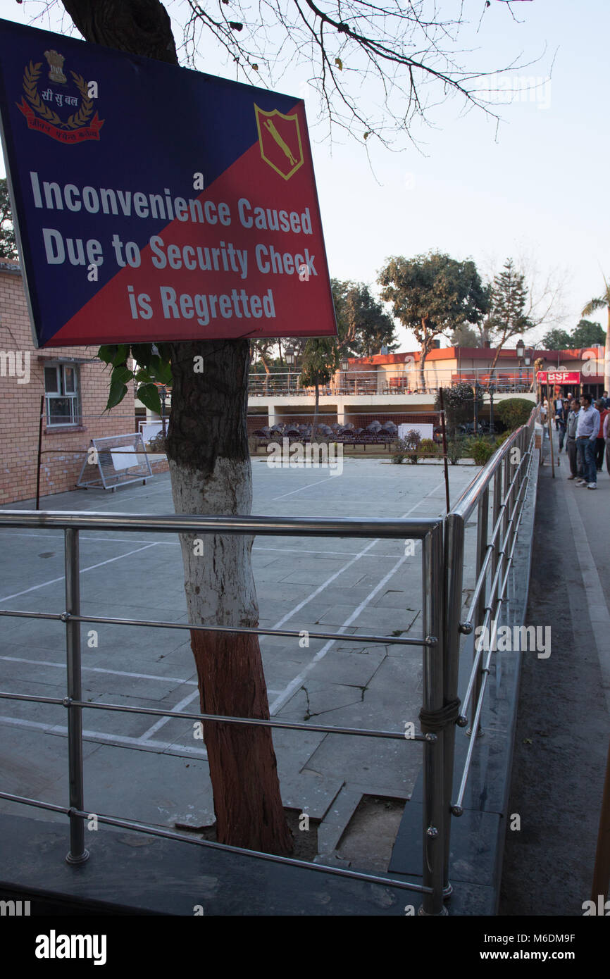 India customs checkpoint hi-res stock photography and images - Alamy