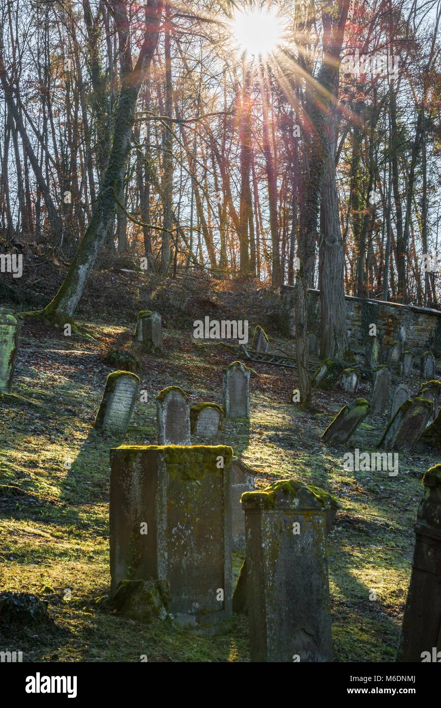 Headstone Sun High Resolution Stock Photography and Images - Alamy