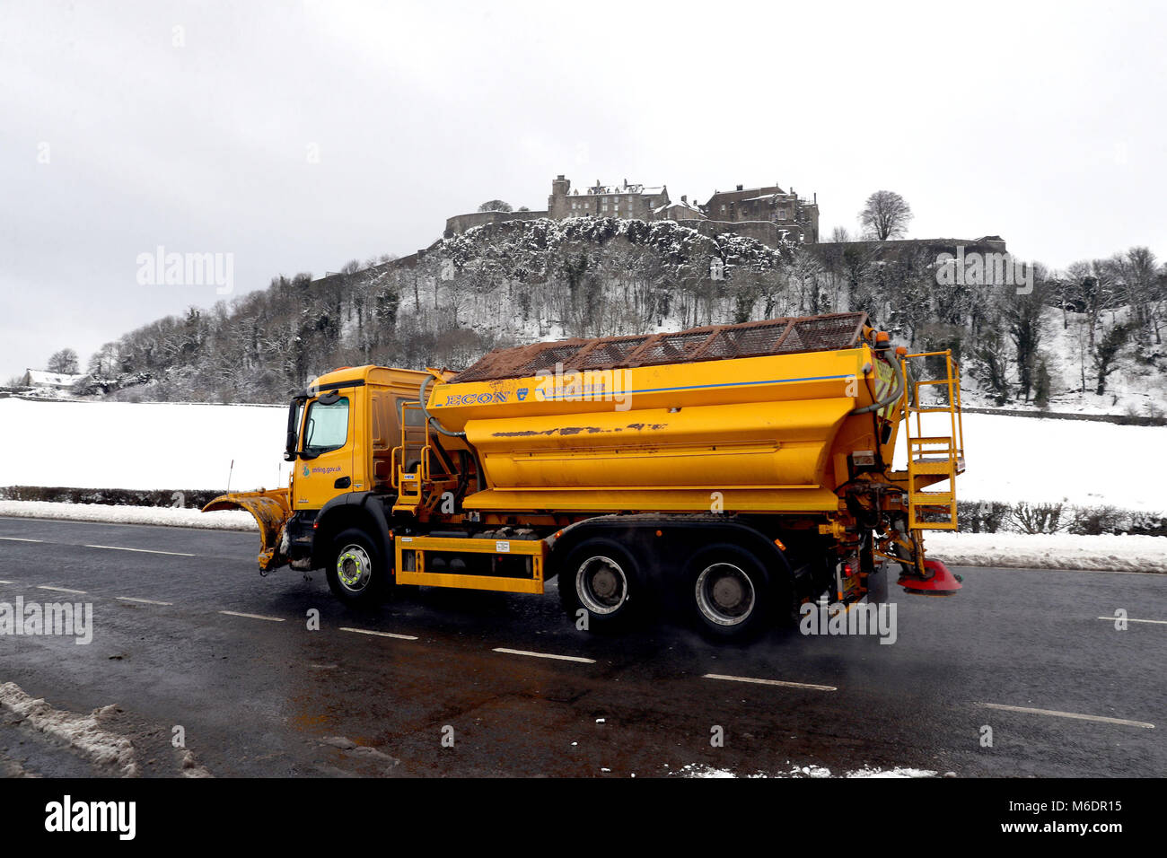 Gritting vehicle hi-res stock photography and images - Alamy