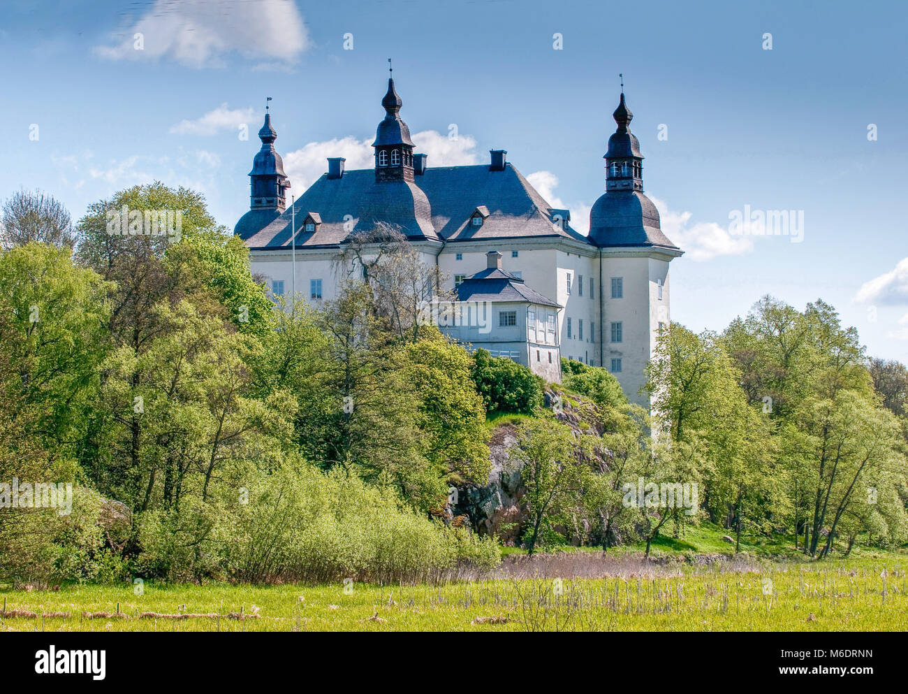 Old castle in the countryside hi-res stock photography and images - Alamy