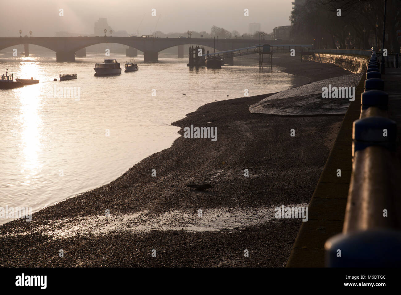 Putney Pier, embankment and bridge Stock Photo - Alamy