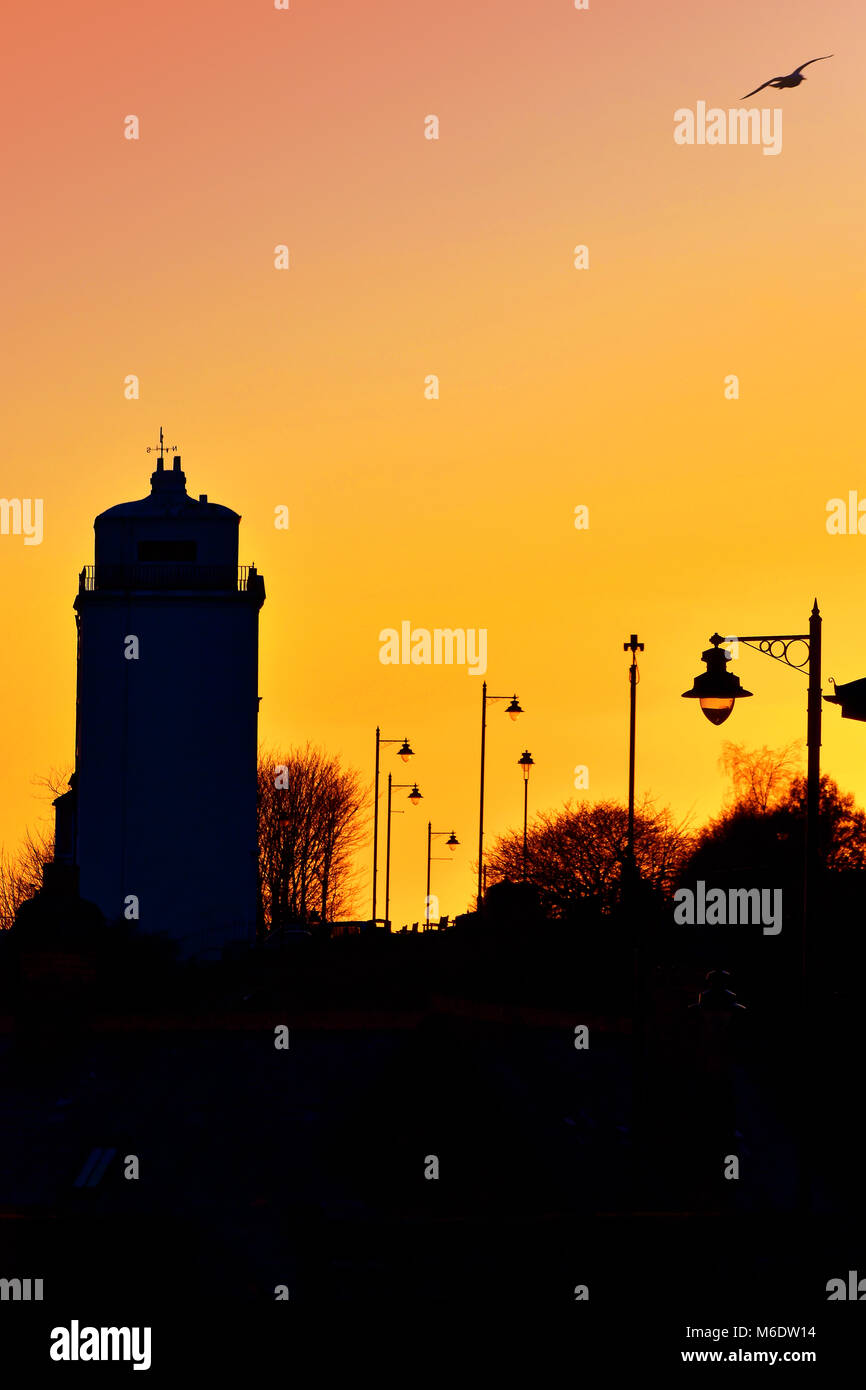North Shields Highlights lighthouse and street lamps at sunset Stock ...