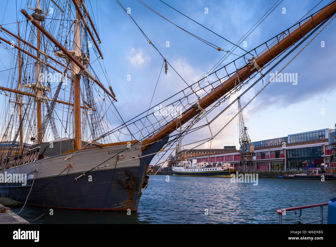 Hannover quay hi-res stock photography and images - Alamy