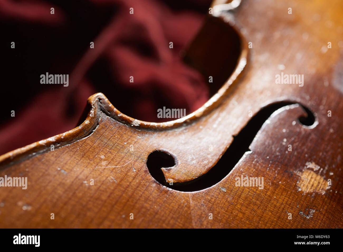 Beautiful classic violin hi-res stock photography and images - Alamy