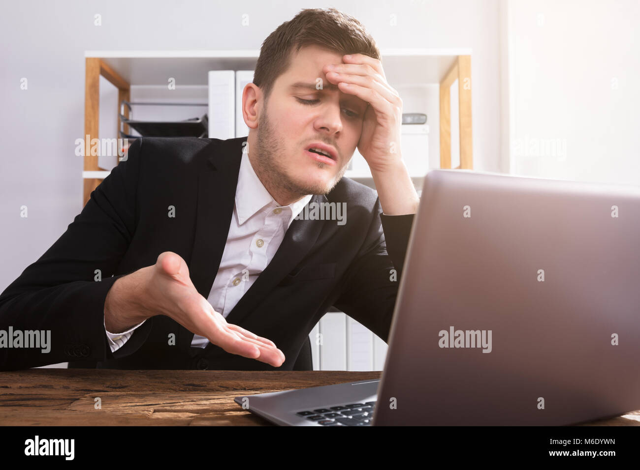 Man stressed looking at laptop hi-res stock photography and images - Alamy