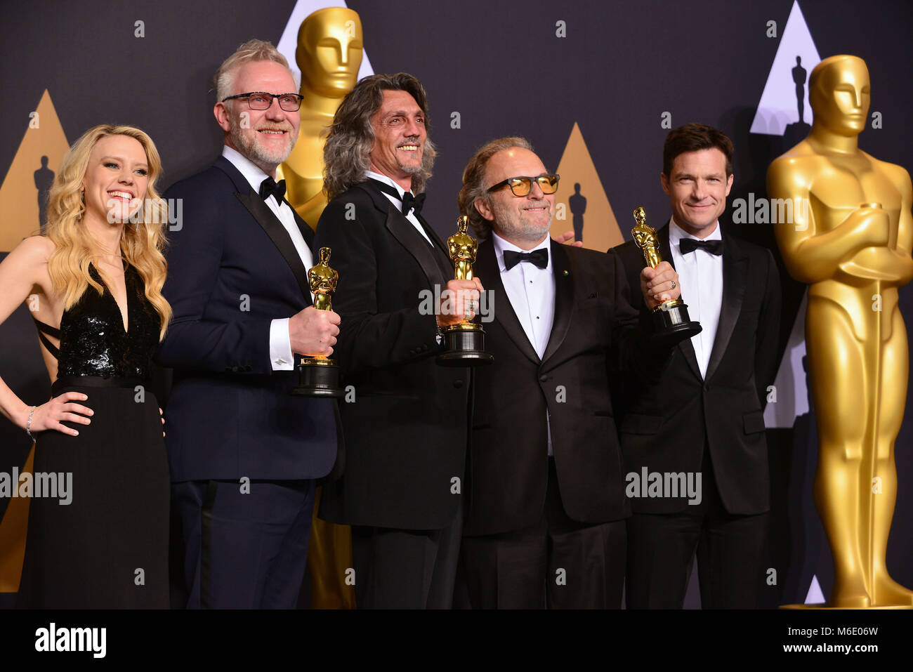 Kate McKinnon (L) and Jason Bateman (R) pose with makeup artists ...