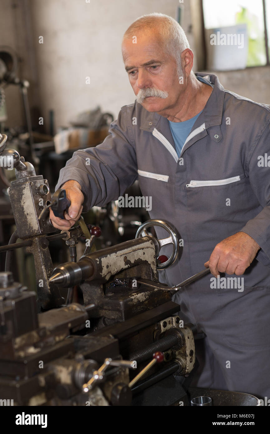 senior mechanic at work Stock Photo - Alamy