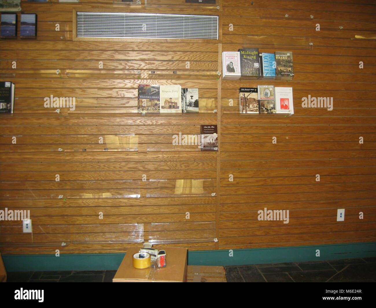 Empty Bookshelf in the Bookshop Stock Photo - Alamy