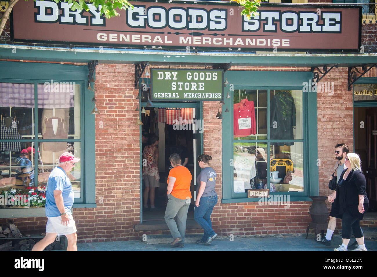 War resource management hi-res stock photography and images - Alamy